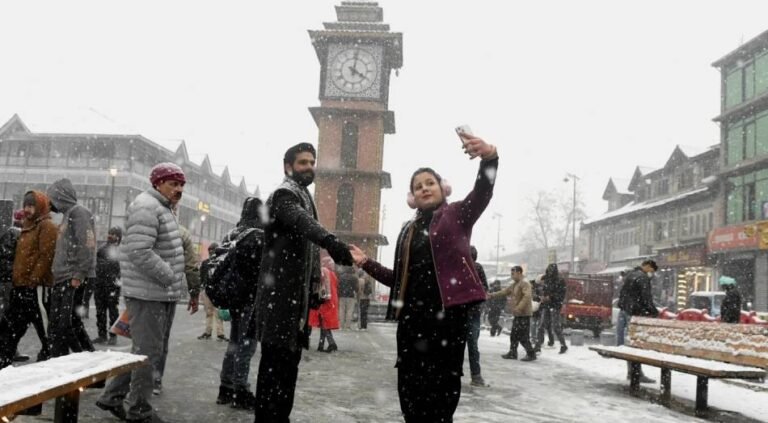 Over 11 lakh tourists travelled to Kashmir in 2025 - Kashmir Ahead